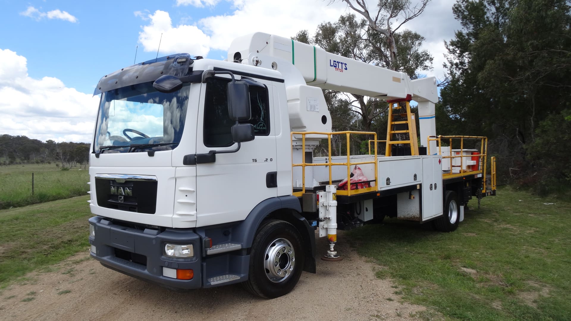 2013 MAN TGM 15.290 - Tarrant Machinery